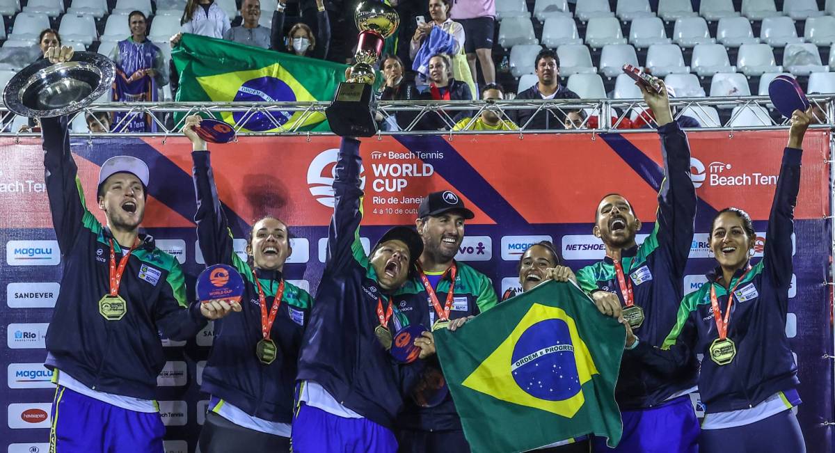 Com emoção e intenso apoio da torcida, Brasil vence Itália e é ...