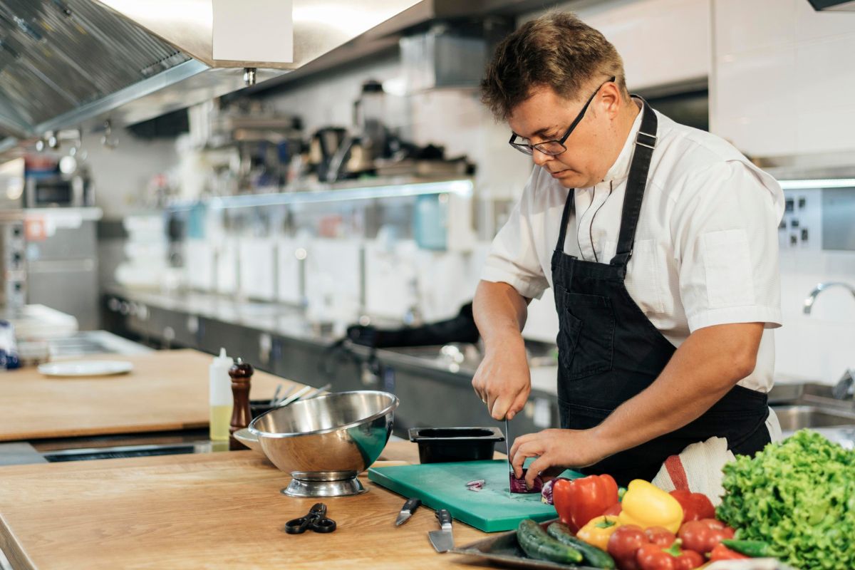 Cozinheiro e Chef de Cozinha: Qual a Diferença? – Em Todo Lugar